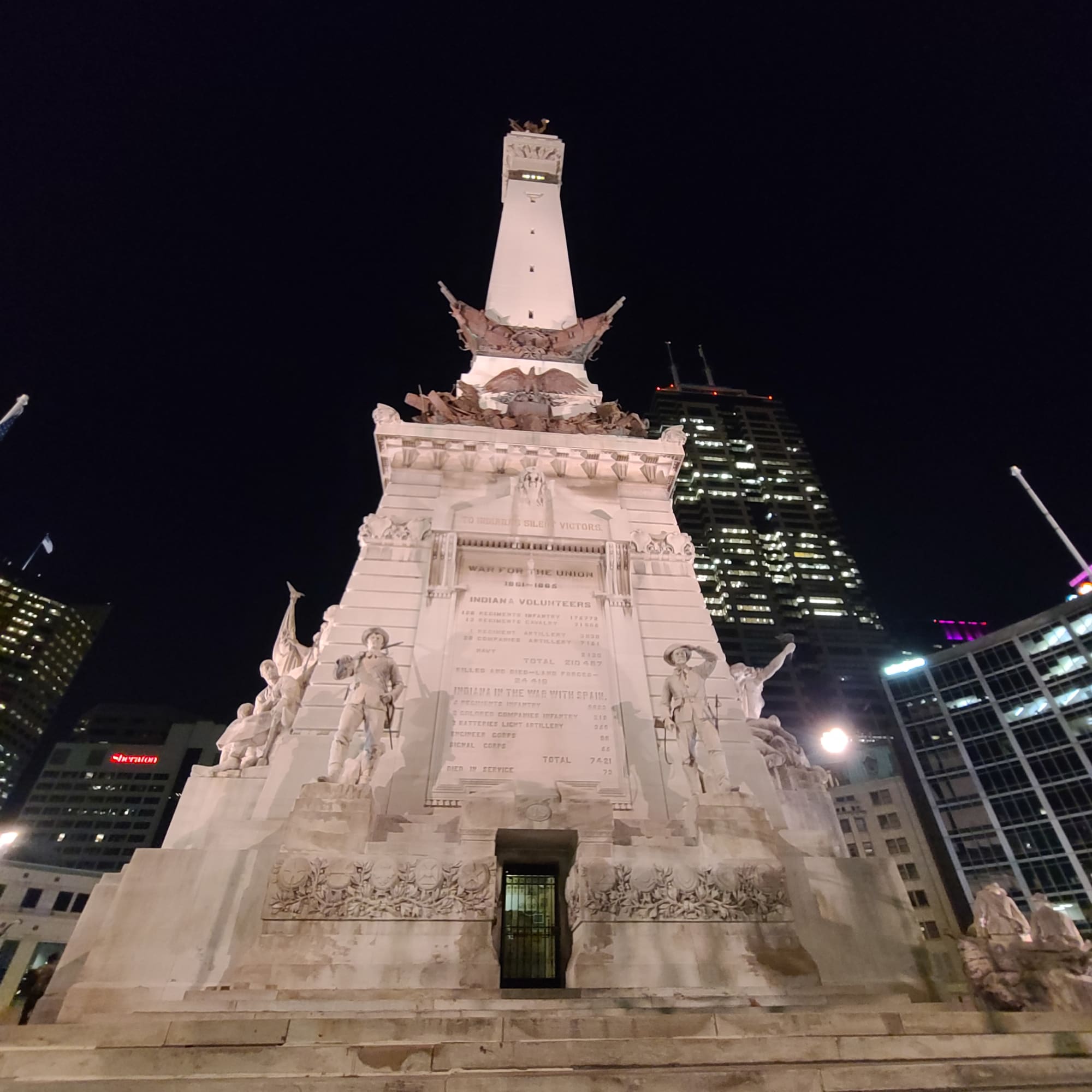 An Insider’s Guide to Indianapolis: Where to Eat, Stay and Play