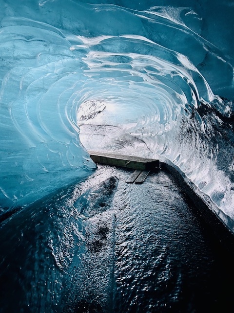 Iceland: The Ultimate Guide to the Land of Fire & Ice