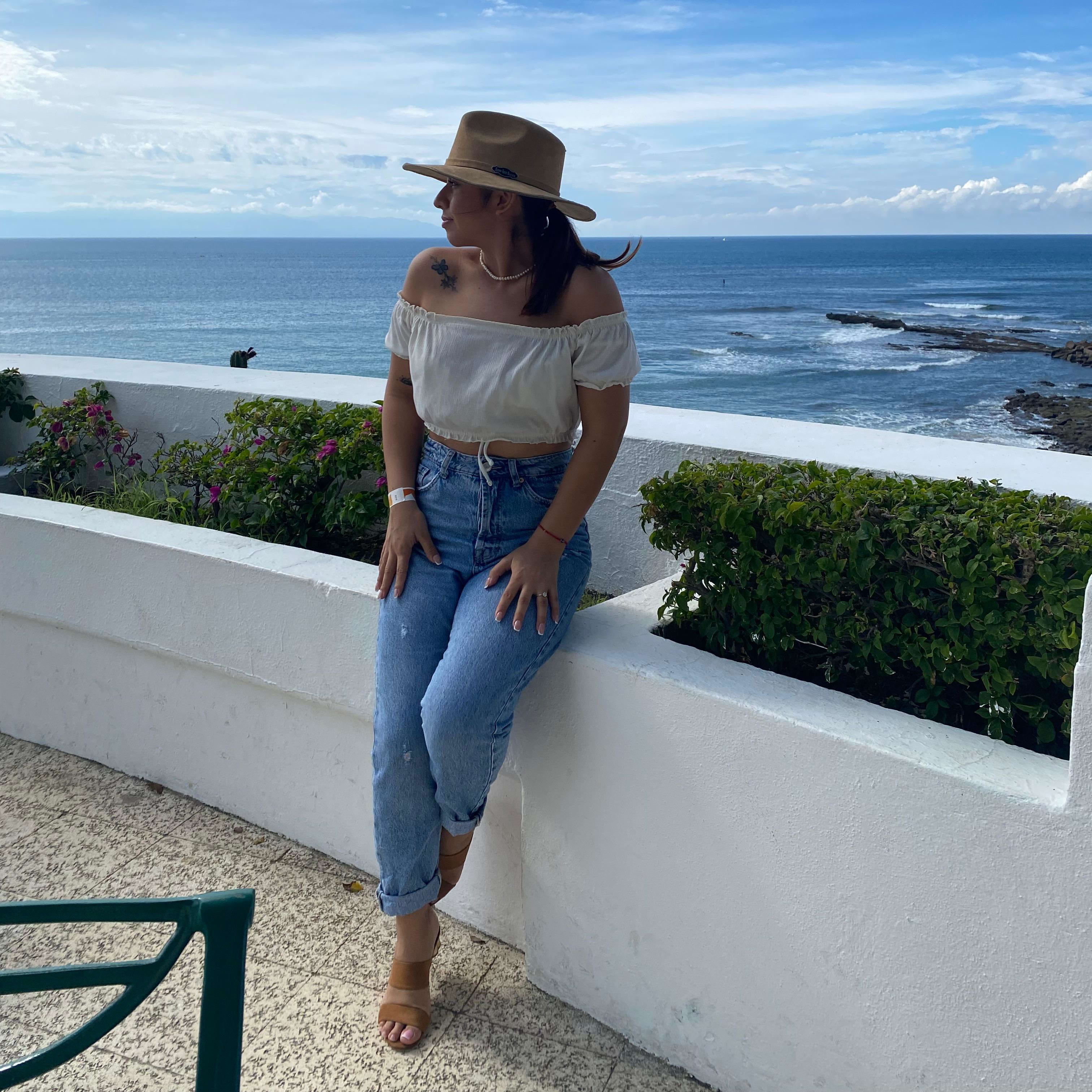 Janeth Falcon | Fora Travel